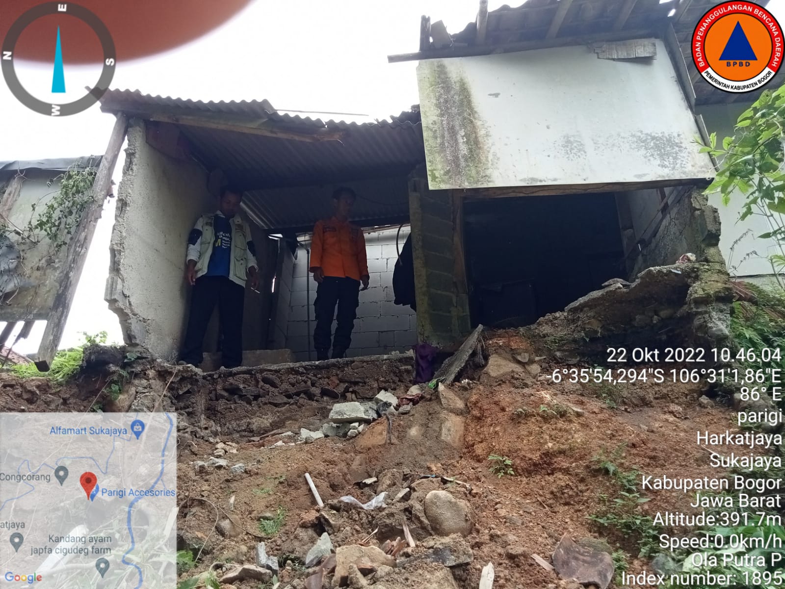 HUJAN DENGAN INTENSITAS TINGGI MENGAKIBATKAN DUA KAMPUNG TERDAMPAK TANAH LONGSOR DI KECAMATAN ...