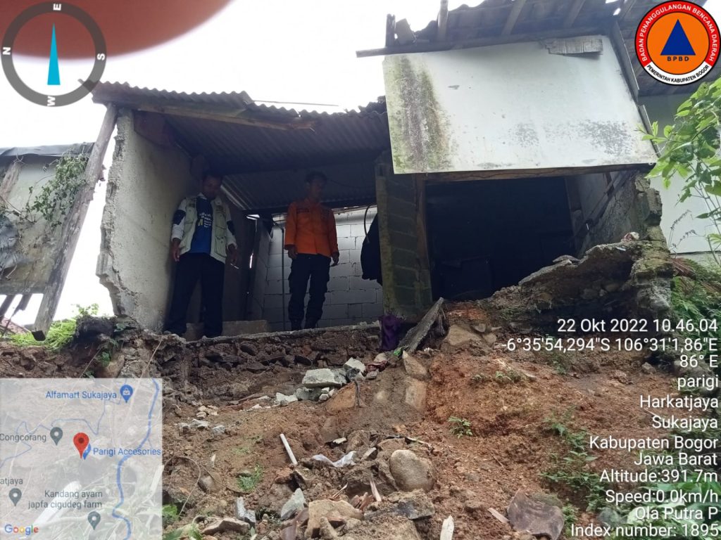 HUJAN DENGAN INTENSITAS TINGGI MENGAKIBATKAN DUA KAMPUNG TERDAMPAK TANAH LONGSOR DI KECAMATAN ...